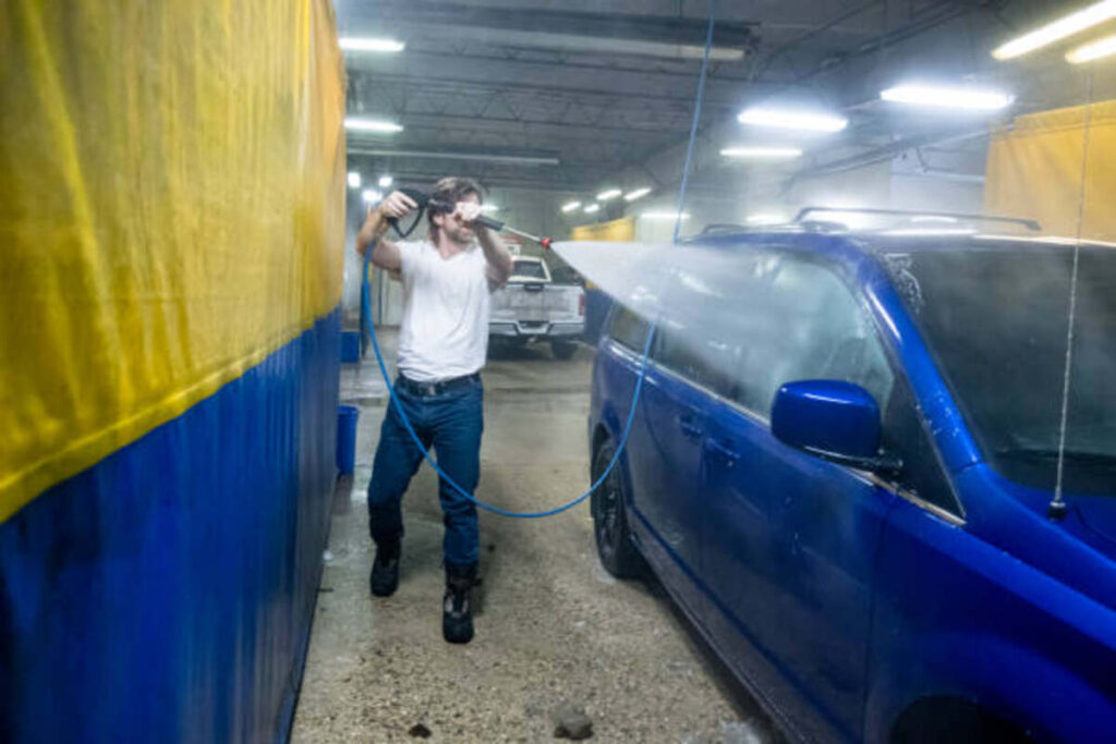 A Man Was Caught Between Equipment At A Car Wash - Iron-fall